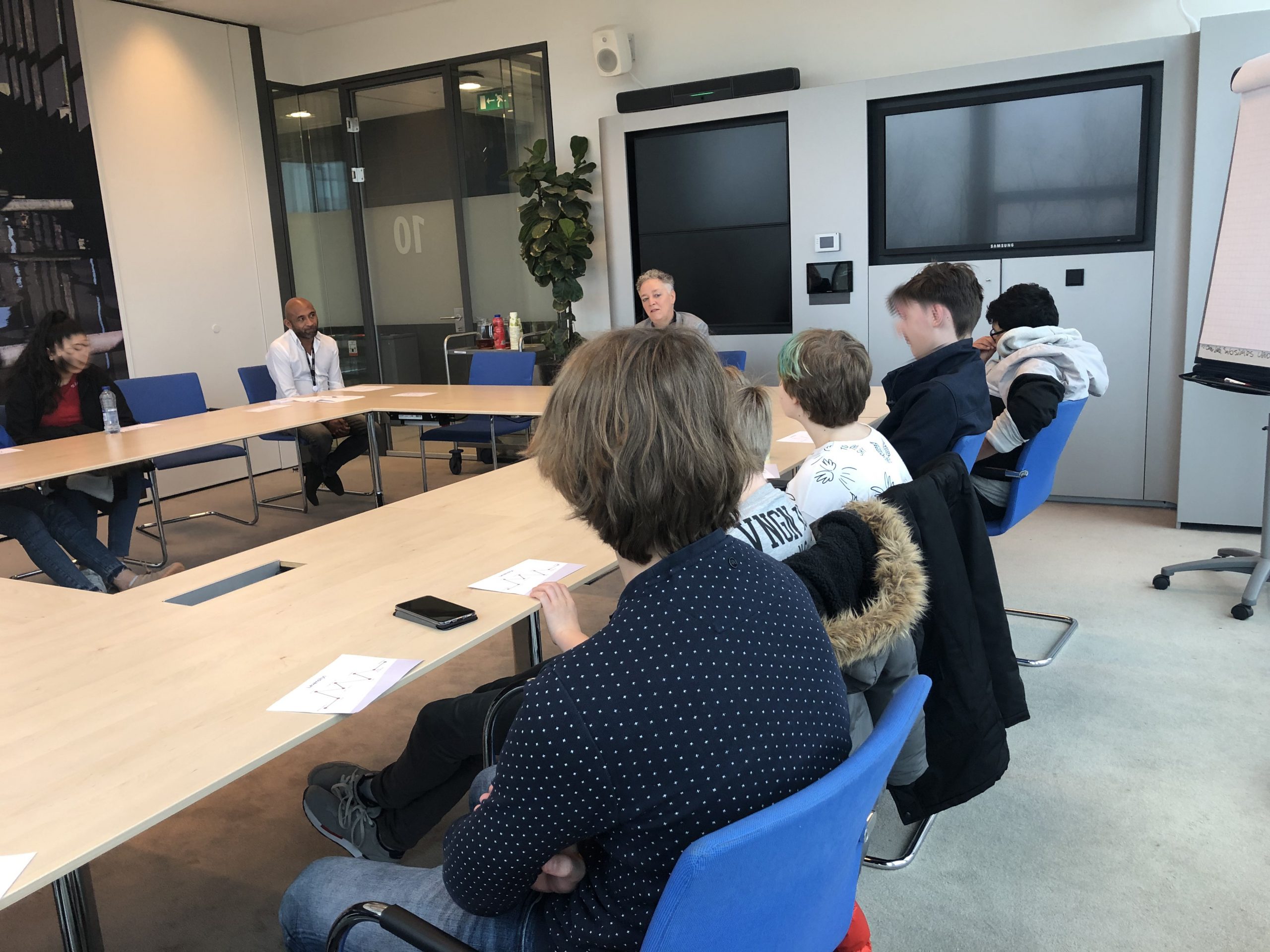 Leerlingen op loopbaanoriëntatie bij de gemeente - Gemeente Lansingerland