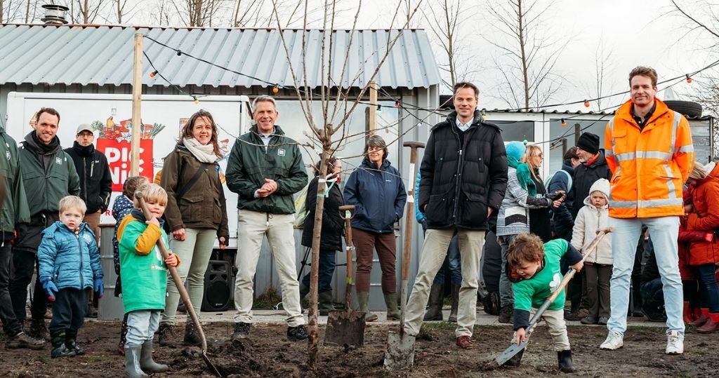 Eerste honderden bomen geplant bij start van Voedselbos - Gemeente ... Eerste honderden bomen geplant bij start van Voedselbos - Gemeente ...